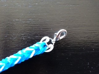 Tutorial – a rubber band loom strap for Miraflex glasses | For Little Eyes